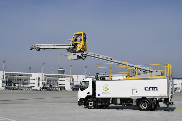 E-mobility on the rise at Munich Airport - Electric "elephant" de-ices ...